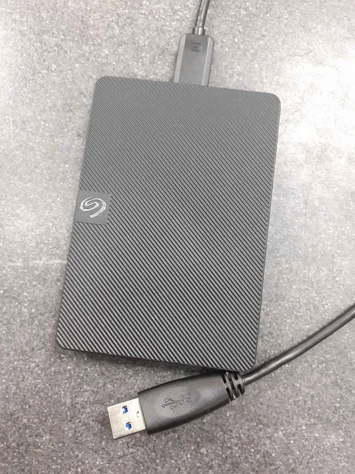 Pre-owned SEAGATE Seagate 2TB External Expansion Portable Hard Drive ...